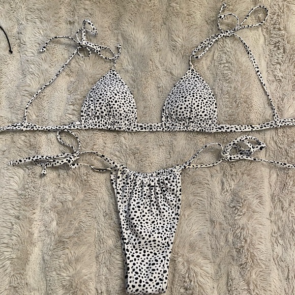 White Fox Boutique | Swim | White Fox Boutique Pebble Print Bikini ...